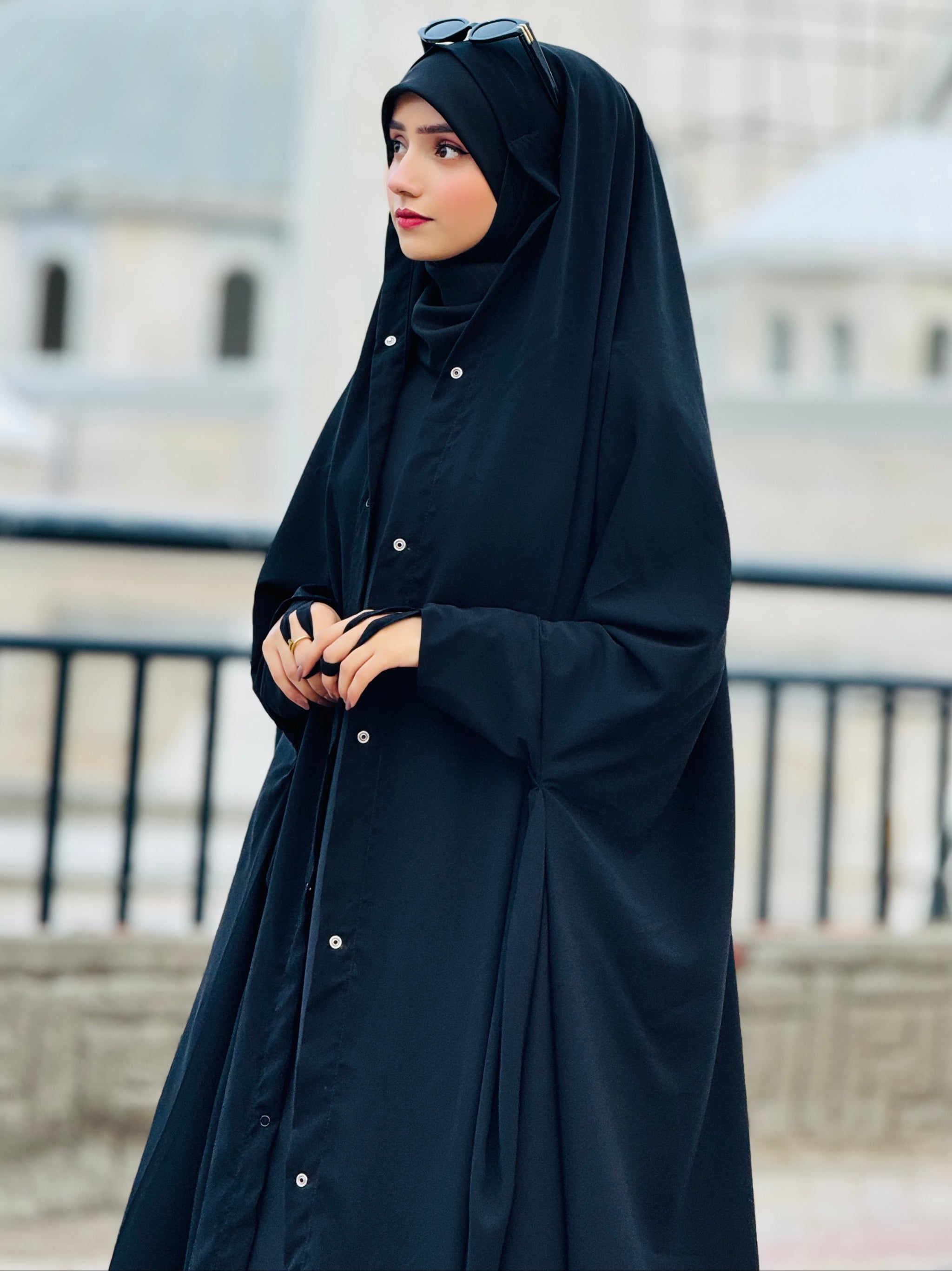 IRANI CHADAR WITH SLEEVES & BUTTONS – Jilbaab.pk